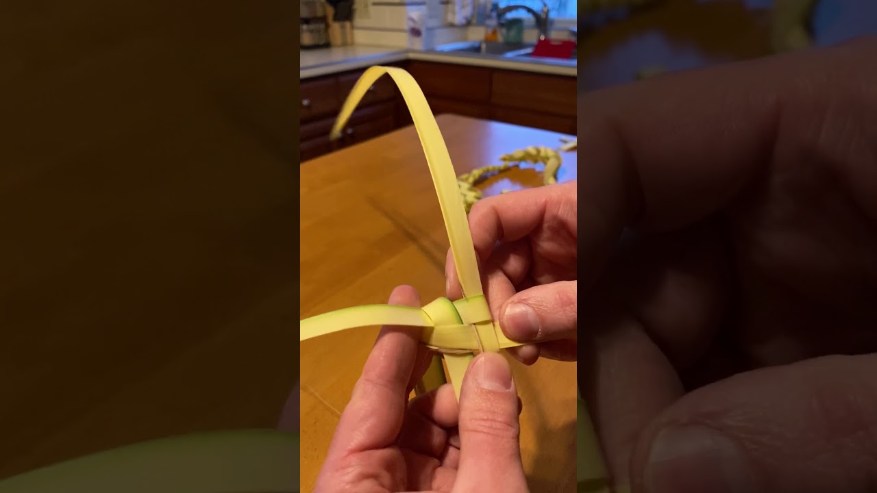 Palm Braiding, Part 3: The Grape - YouTube