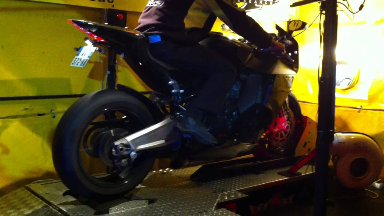 Banc d'essai - KTM RC8 / Akrapovic - YouTube
