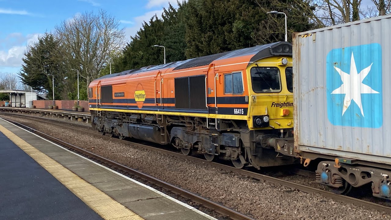“Madge Elliot MBE” 66528 leads 4L87 22 containers & “You are never ...