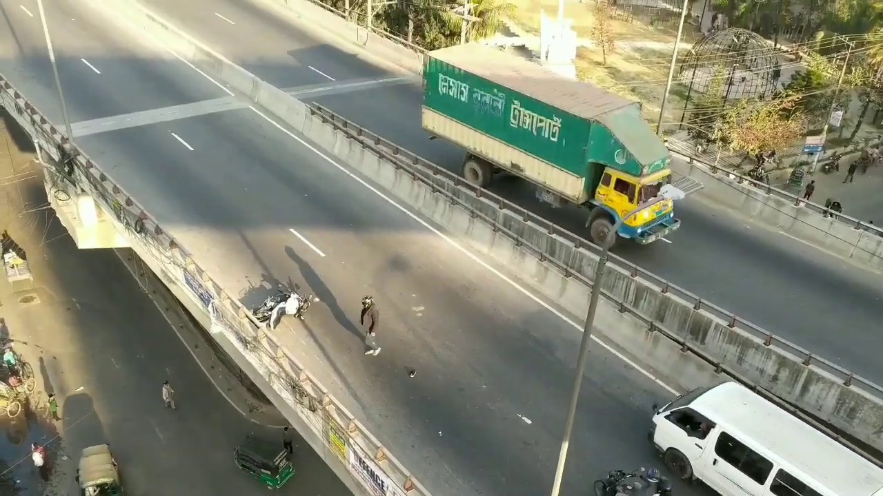 Accident in 2No Gate Akhtaruzzaman Flyover Chattogram|| আখতারুজ্জামান ...