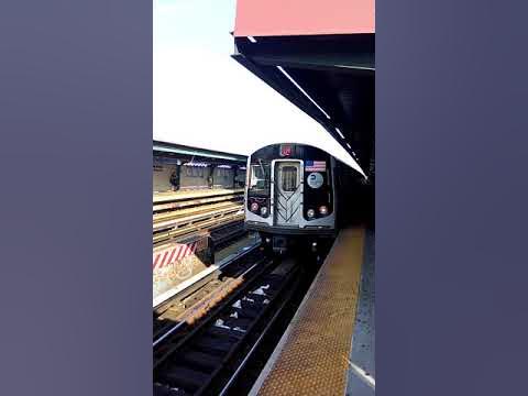 Manhattan Queens Bound R160A M trains Manhattan Queens Bound R179 J and Z trains at Flushing ...