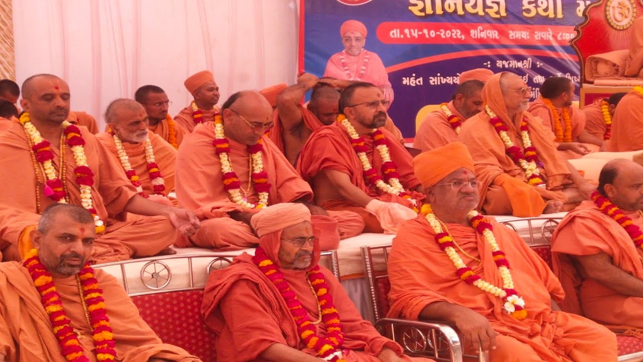 GODPAR GAAM KHARO CHELO SANATAN SWAMI@bhujmandir @swaminarayanbhagwan1 ...