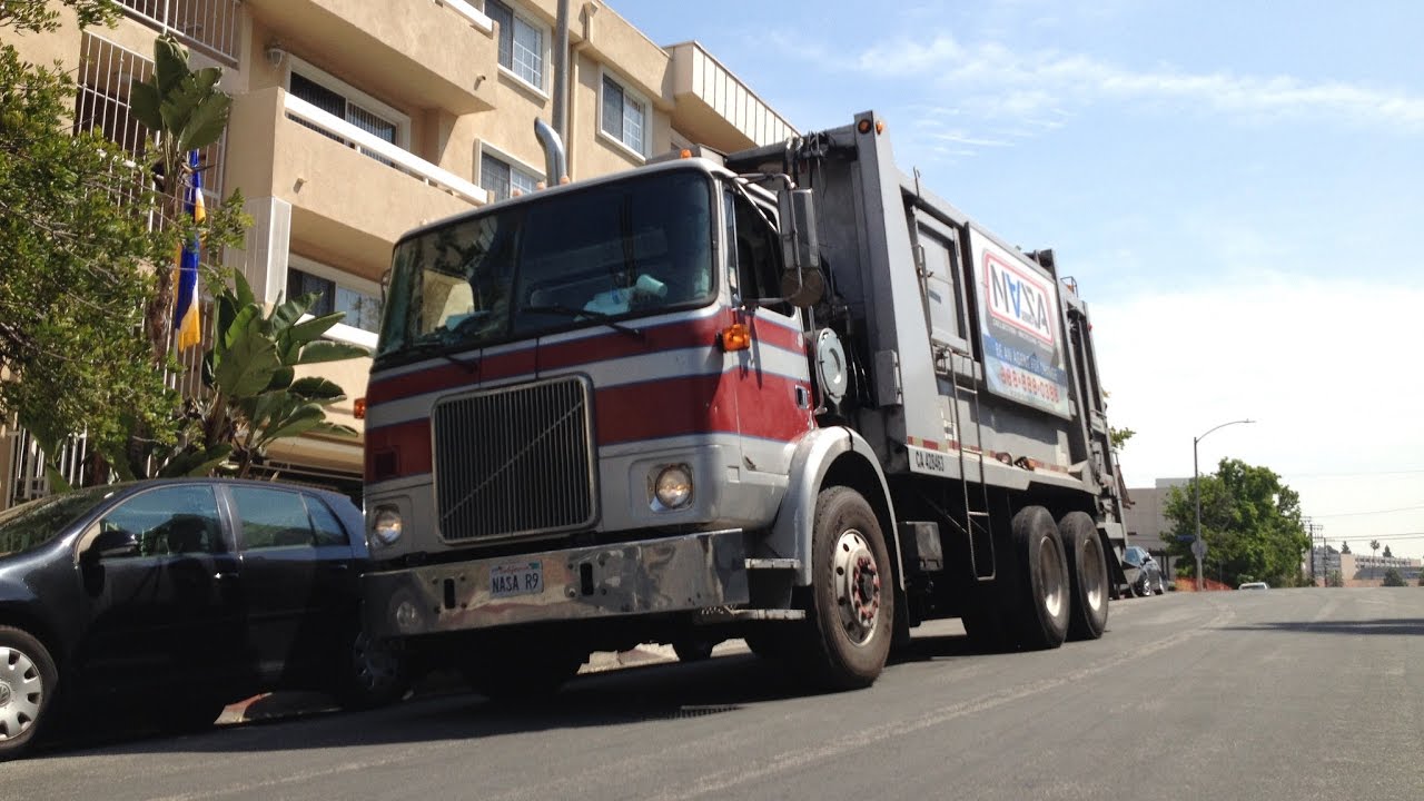 NASA R9 : White GMC EZ Pack Goliath - YouTube