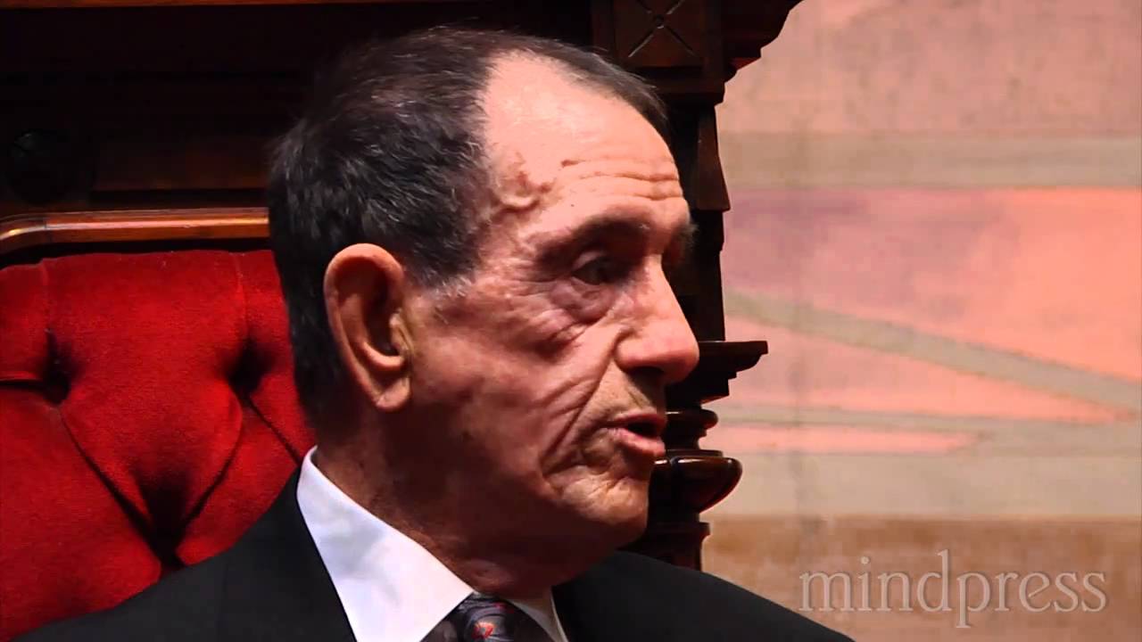 Author Jack Whyte - "On Leadership" - YouTube