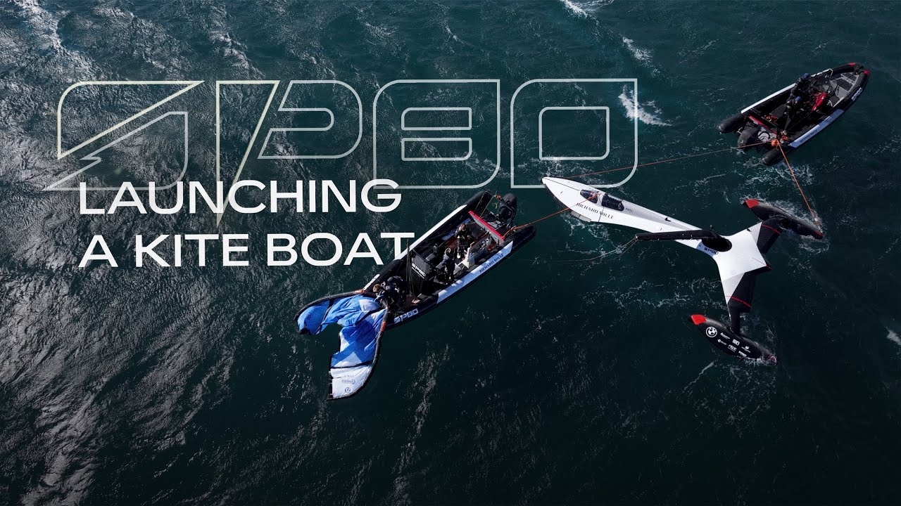 Premiers pas avec un Kiteboat - YouTube