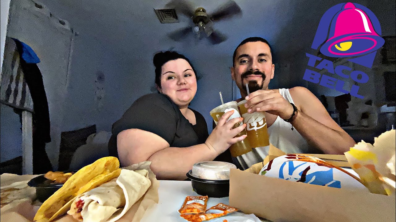 TRYING NEW MENU ITEMS AT TACO BELL!!! - YouTube