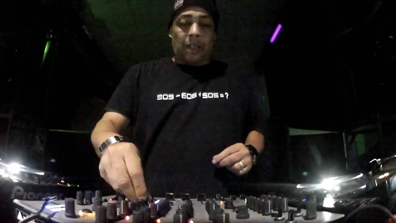 Delano Smith Live - YouTube