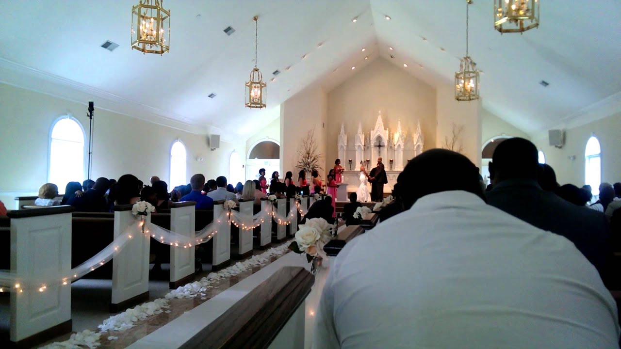 Lissen singing "Adorn" during Wedding (@Lissen4EVA - YouTube