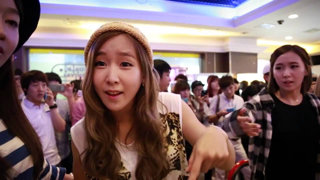 [크레용팝 웨이 Crayon Pop Way's MV.] 요조, 김진표 - 좋아해 - YouTube