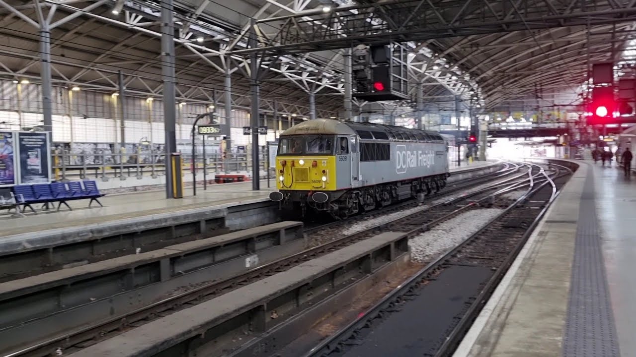 DC Rail Freight Class 56 No 56091 Driver Wayne Gaskell at Leeds Station ...