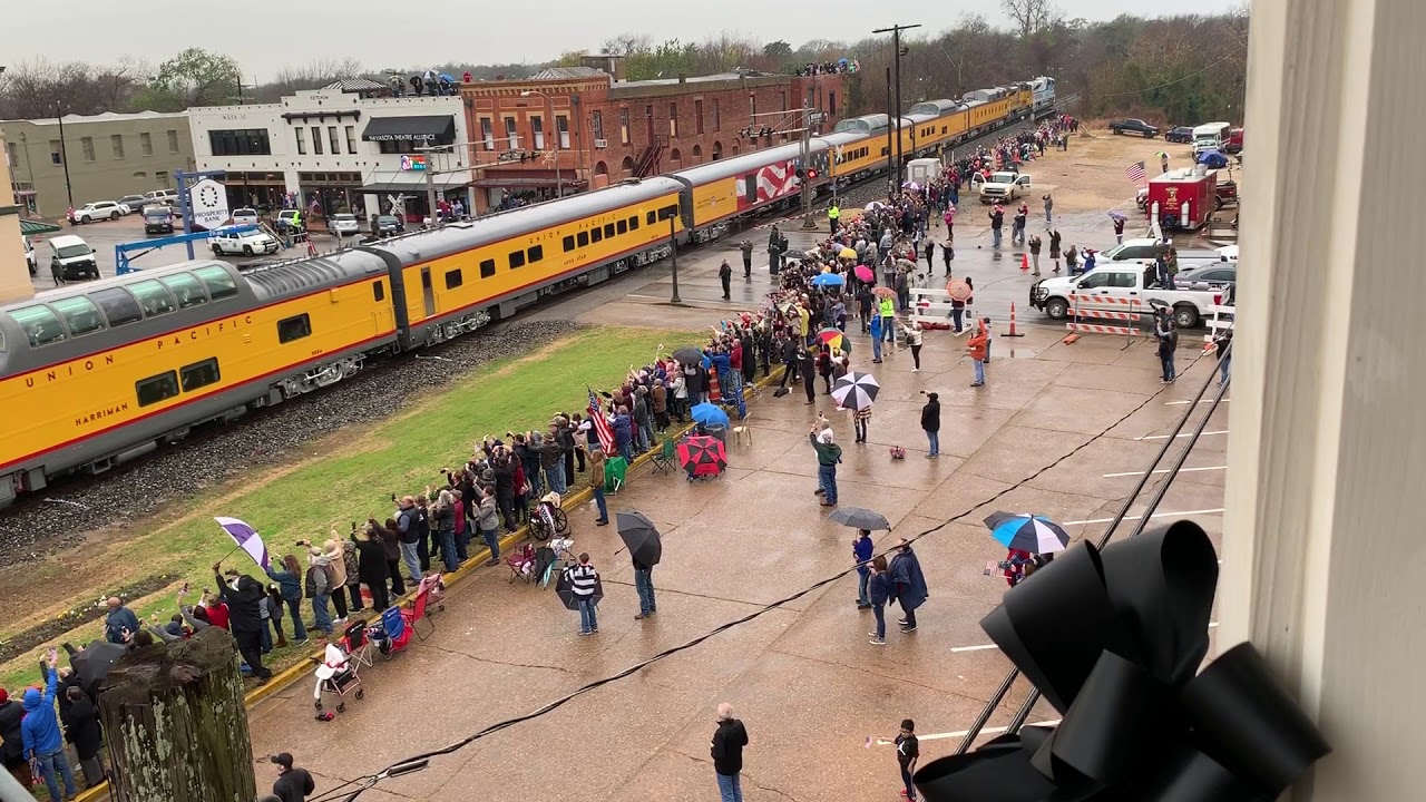 President George H.W. Bush Union Pacific Funeral Train Locomotive Texas ...