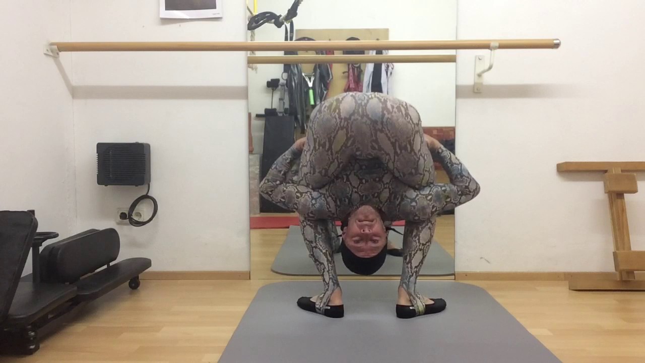 Contortion Snakeman - YouTube