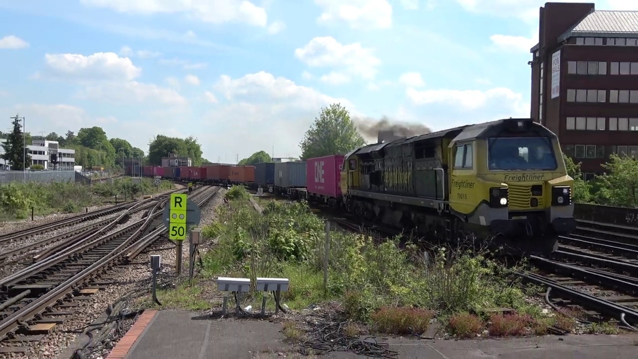 Freightliner 70015 Container Train passing Basingstoke - YouTube