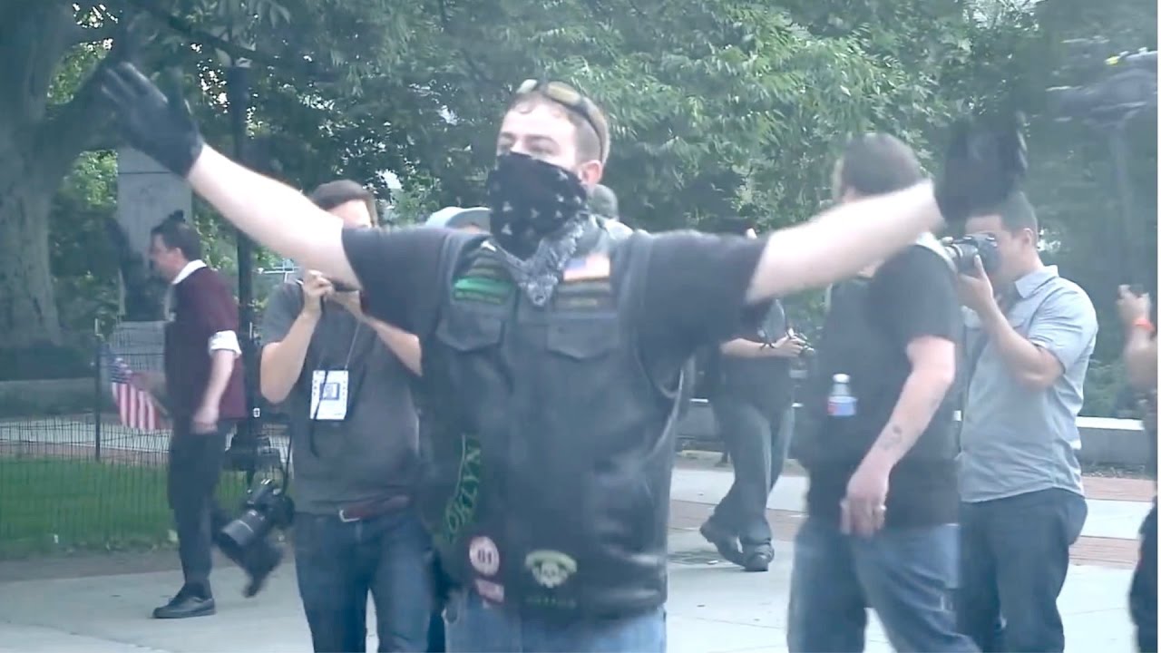 Patriotic Biker Gang Stops Flag Burning and Chases Away Protestors ...