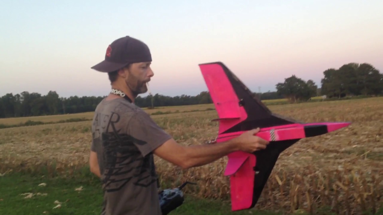 Pink rc pusher prop delta jet high speed runs - YouTube