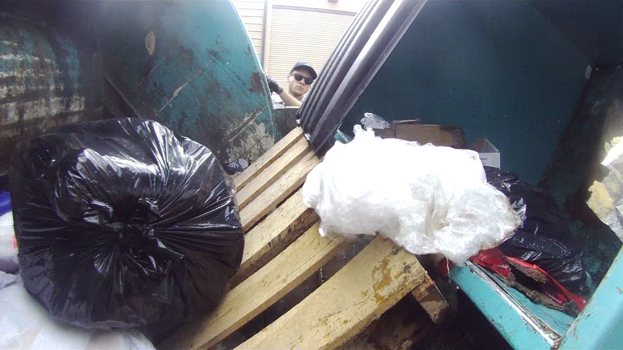 Mack LE Packing Trash (Dumpsters + Squeeze Lifter) - YouTube