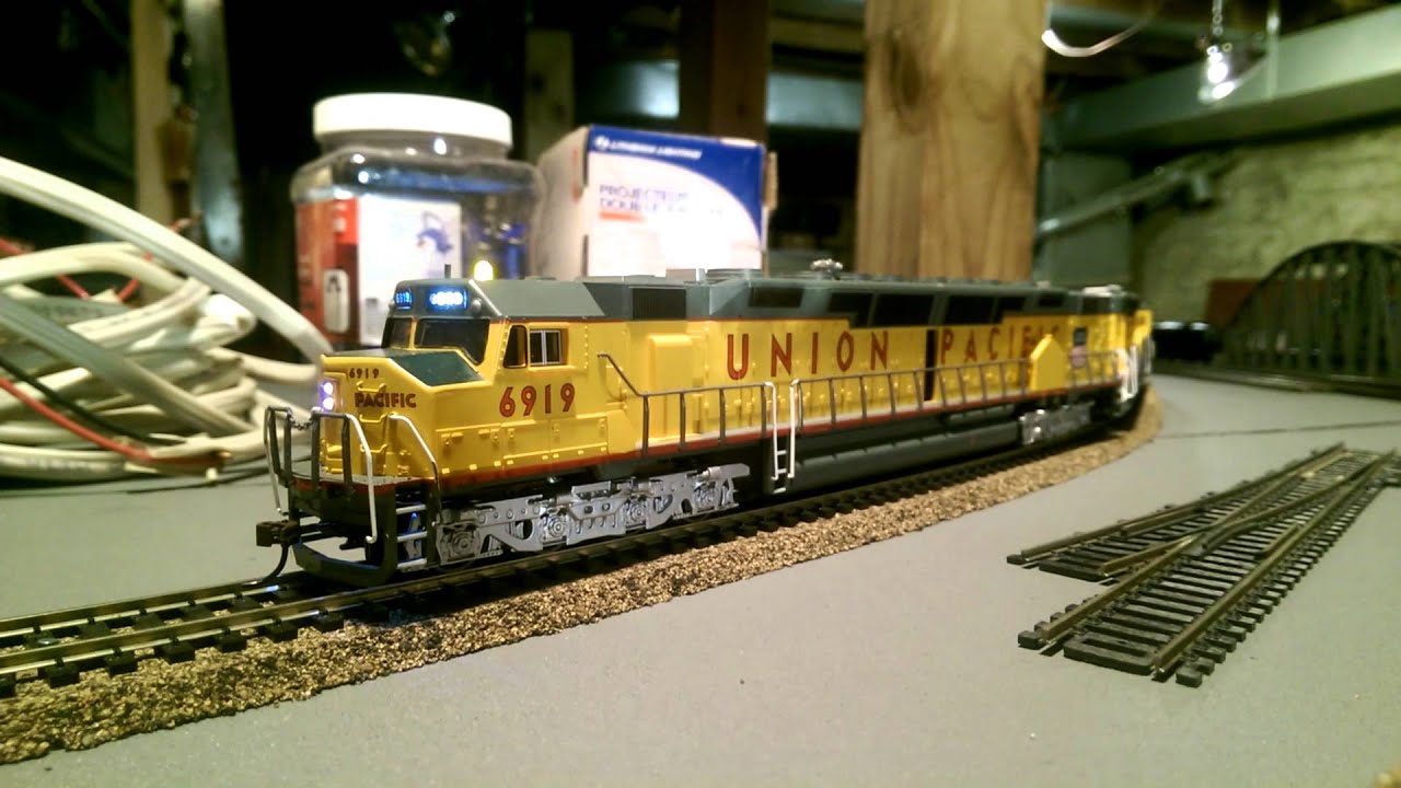 Review of the Bachmann DD40AX #6919 and #6910 - YouTube