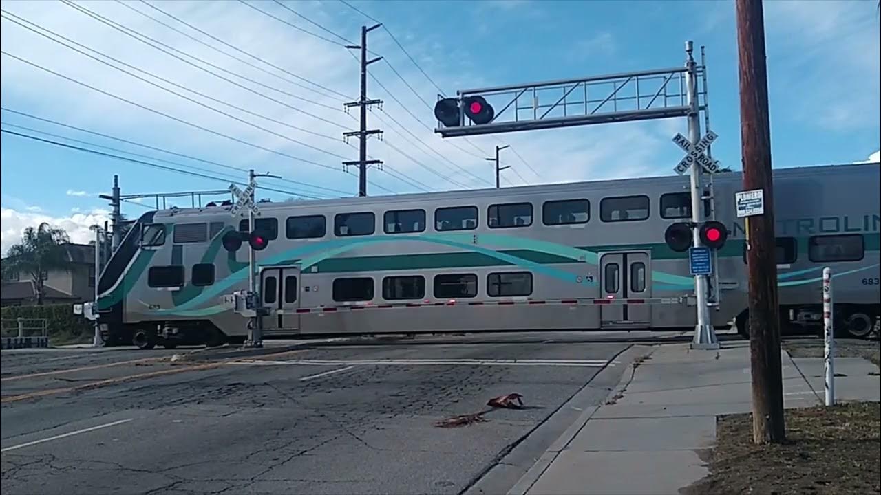 Pepper Avenue railroad crossing in Rialto/San Bernardino, CA - YouTube