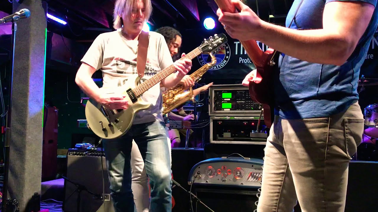 Shane Theriot - Dweezil Zappa Nola Sound Check Jam - YouTube
