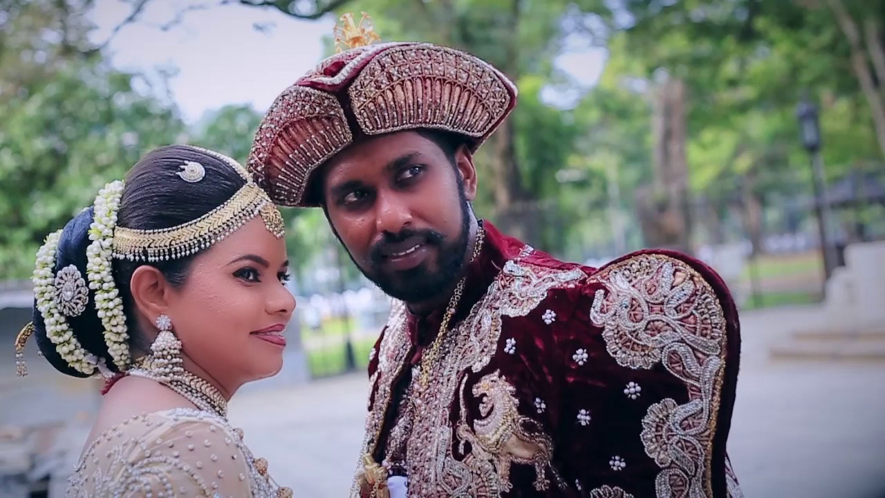 "පන්සලේ විවාහය" Temple wedding in kandy Lakshan & Renu Wedding Intro ...