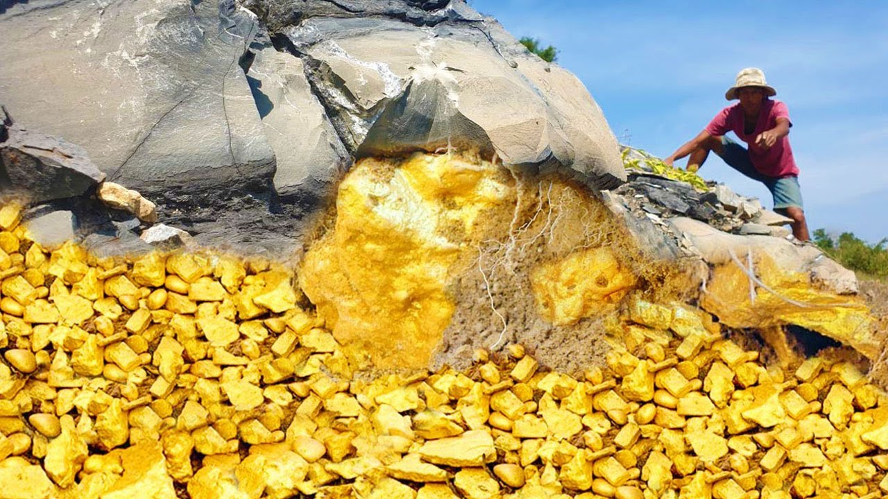 OMG Lucky Lucky Day! Mining Gold - Finding and digging gold at the ...