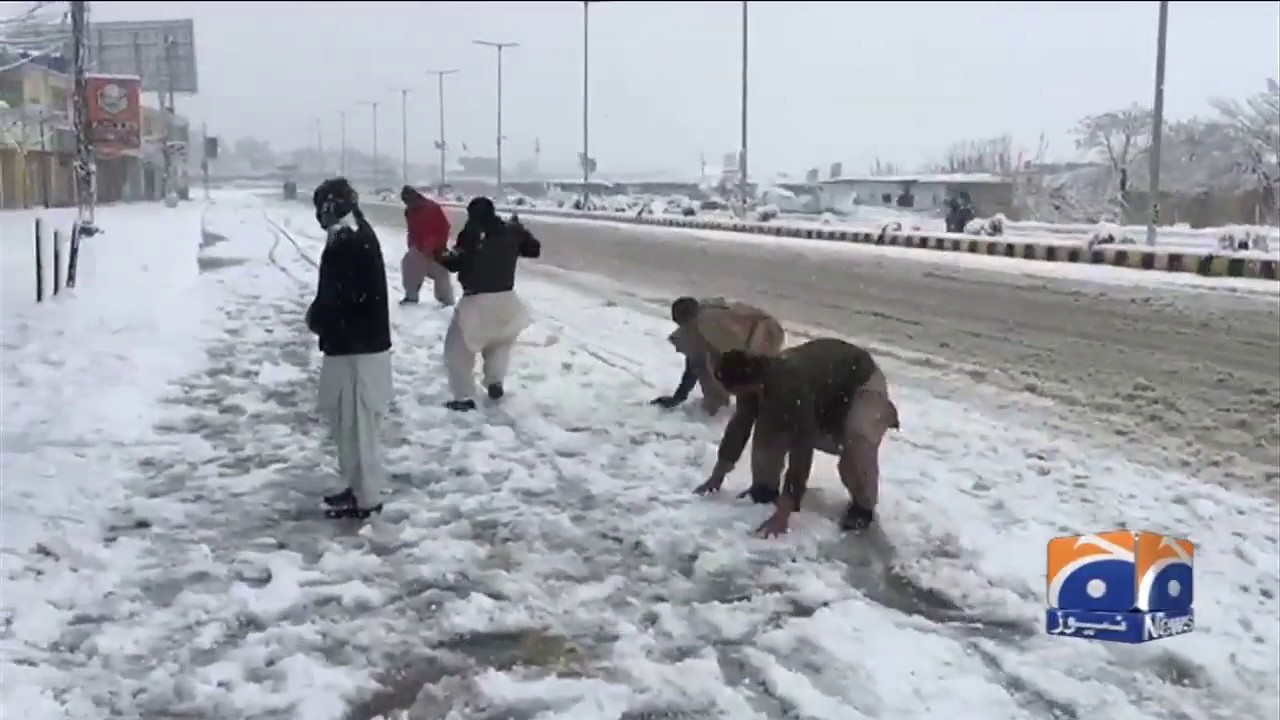 Wadi-e-Quetta Mein Barf-Bari Ka Silsila Jaari - YouTube