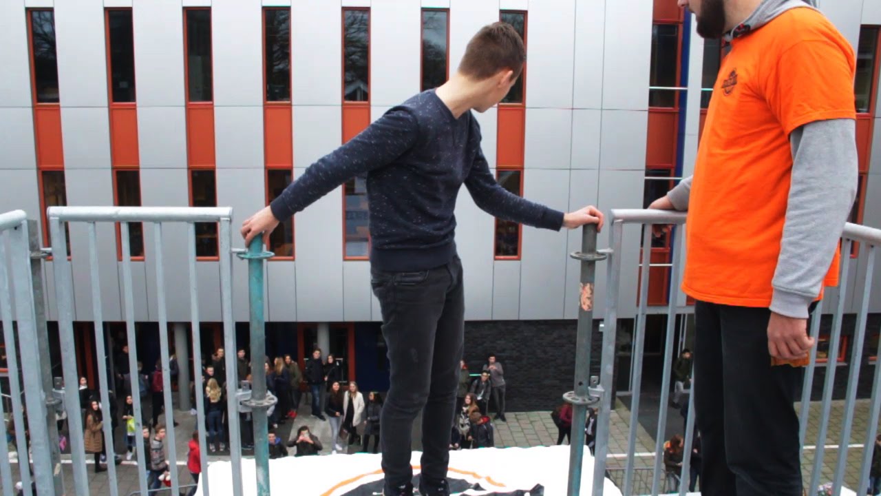 RSG 't Rijks springt voor Serious Request - YouTube