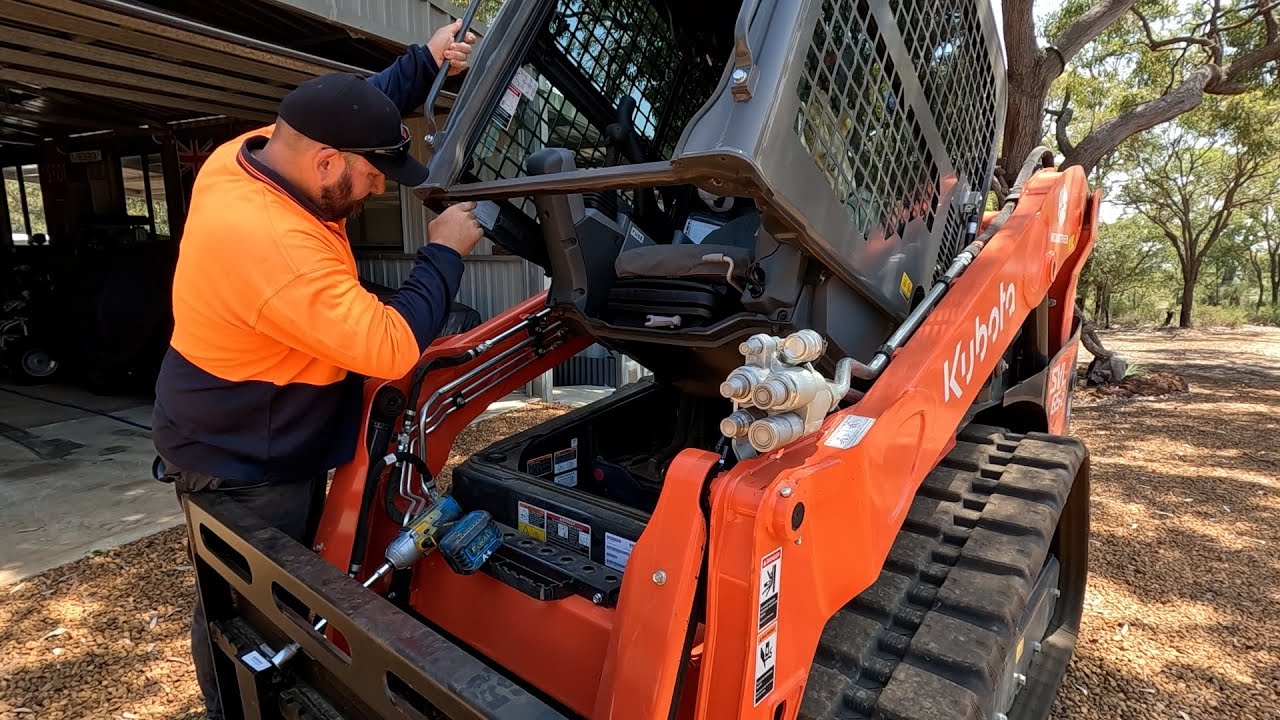 Kubota SVL 65-2 First Service (50Hr) - YouTube
