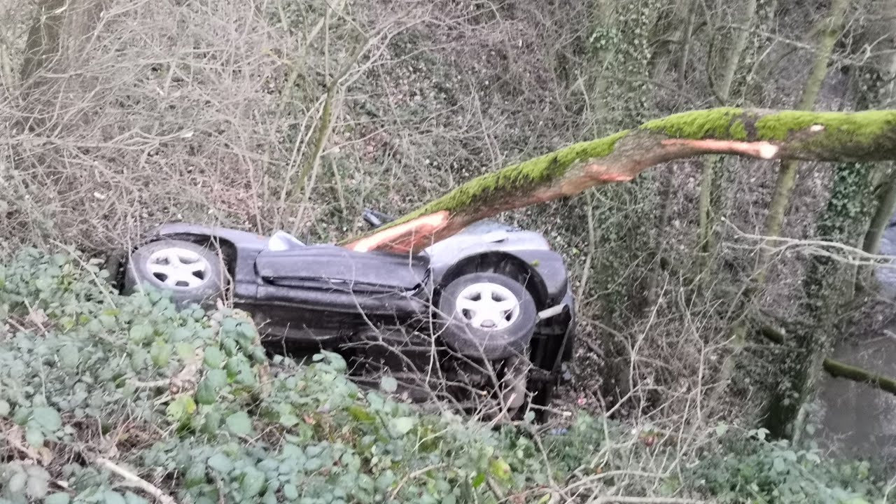 Toyota Rav 4 A61 Crash - YouTube