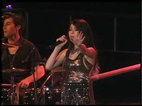 MIRANDA COSGROVE Kissing U 2011 LiVe - YouTube
