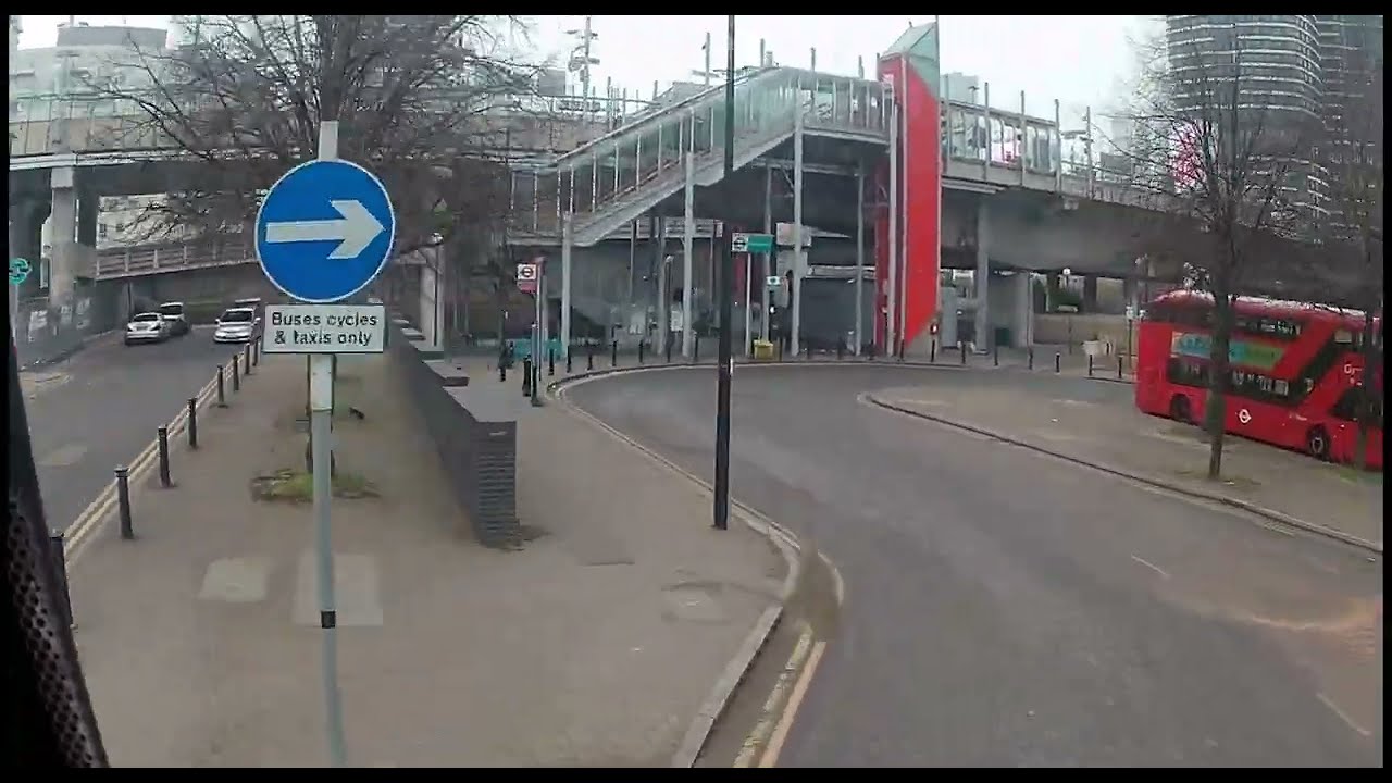 FRV ON DLR-1 Rail Replacement Service To Westferry - YouTube