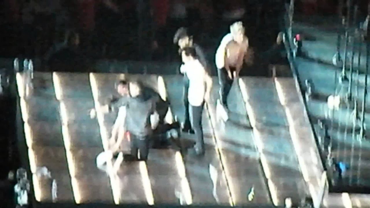 One Direction and Paddy making a human pyramid Friends arena Stockholm ...