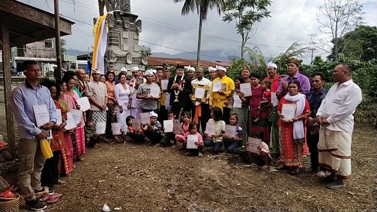 Pura Hindu di Tanah Karo - YouTube