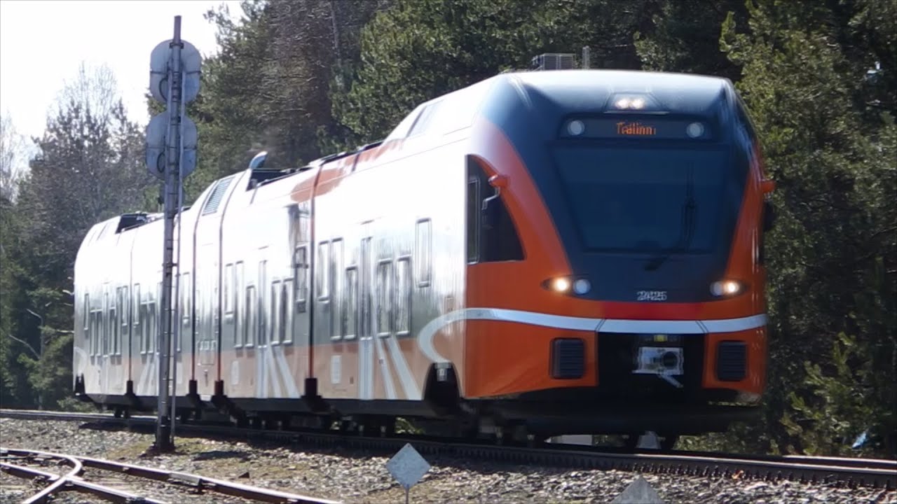 Stadler FLIRT DMU's 2425 and 2428 at Liiva station - YouTube