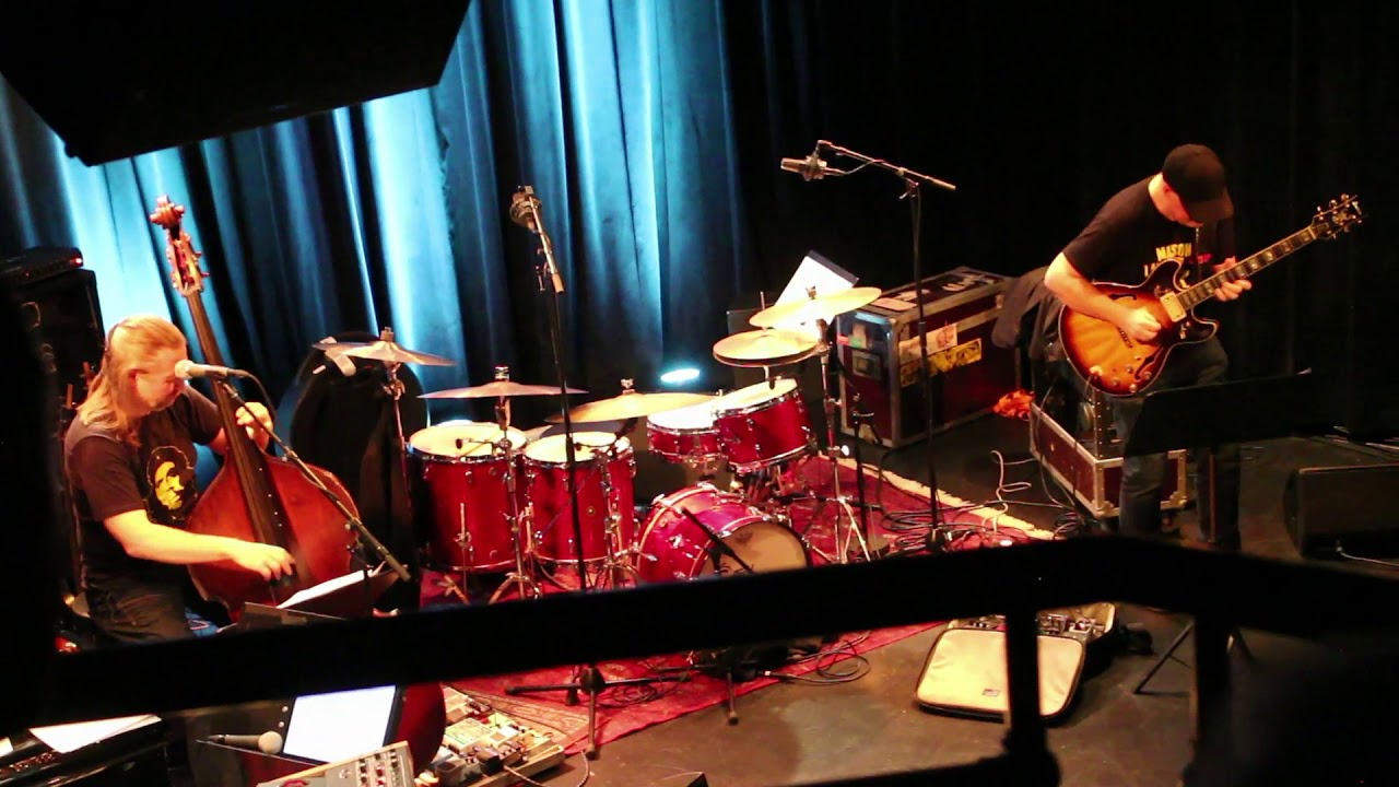 "Per "BASS VIKING" Mathisen / Ulf Wakenius. "Lines for Oscar". - YouTube