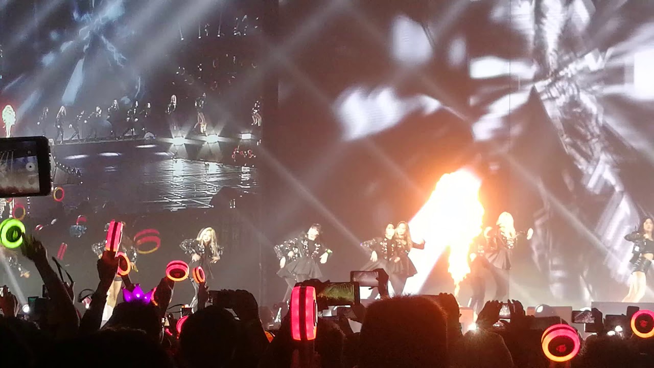 TWICE - Touchdown @ 190817 TWICELIGHTS IN KL - YouTube