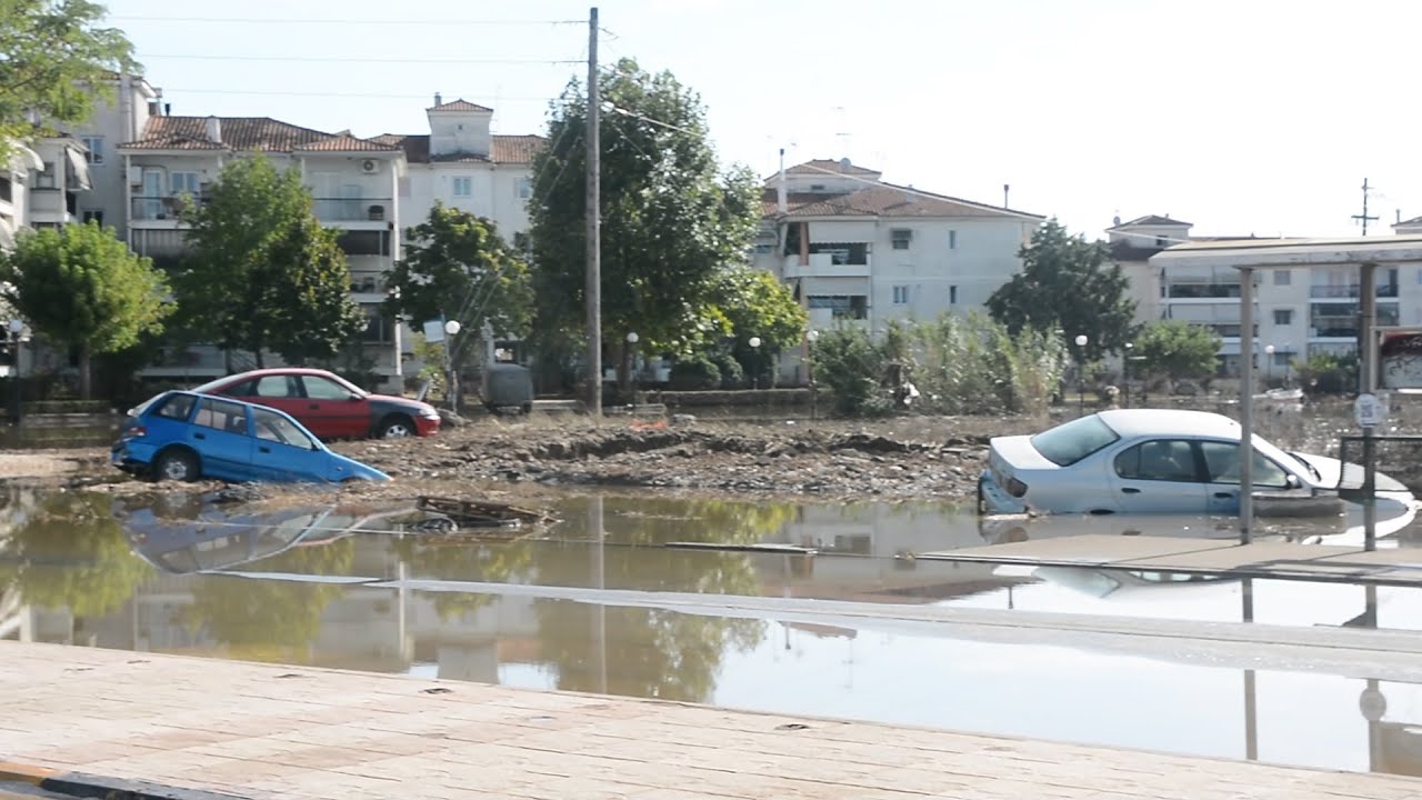 Σταδιακά η αποκατάσταση από την πλημμύρα στη Λάρισα - YouTube