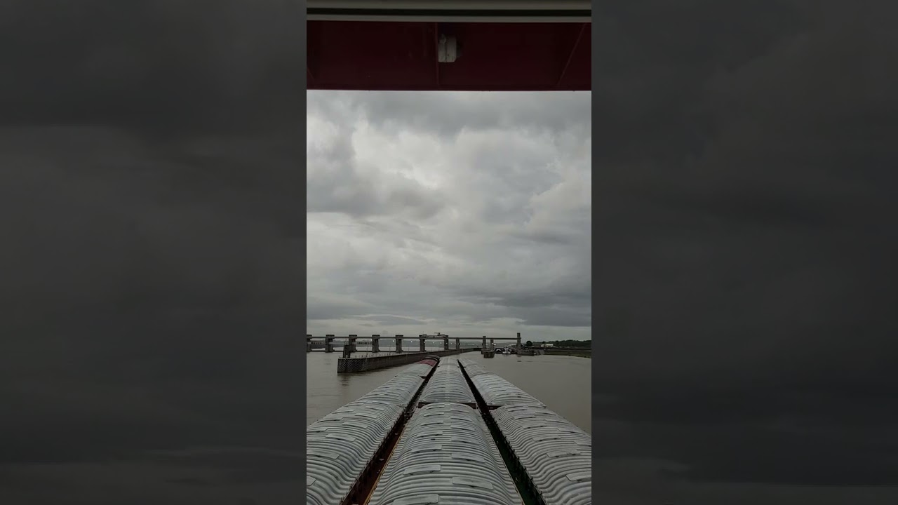Smithland lock and dam Ohio River - YouTube