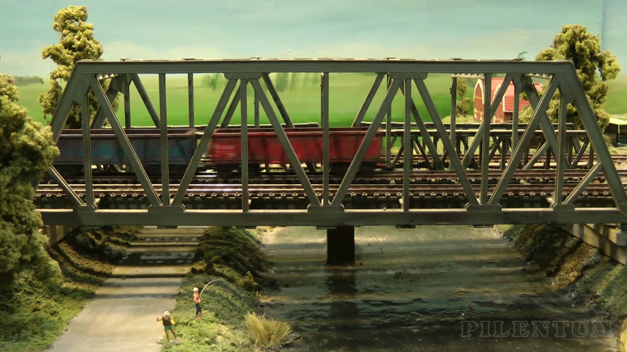 Modular Model Train Layout in N Gauge with Dutch Trains - YouTube