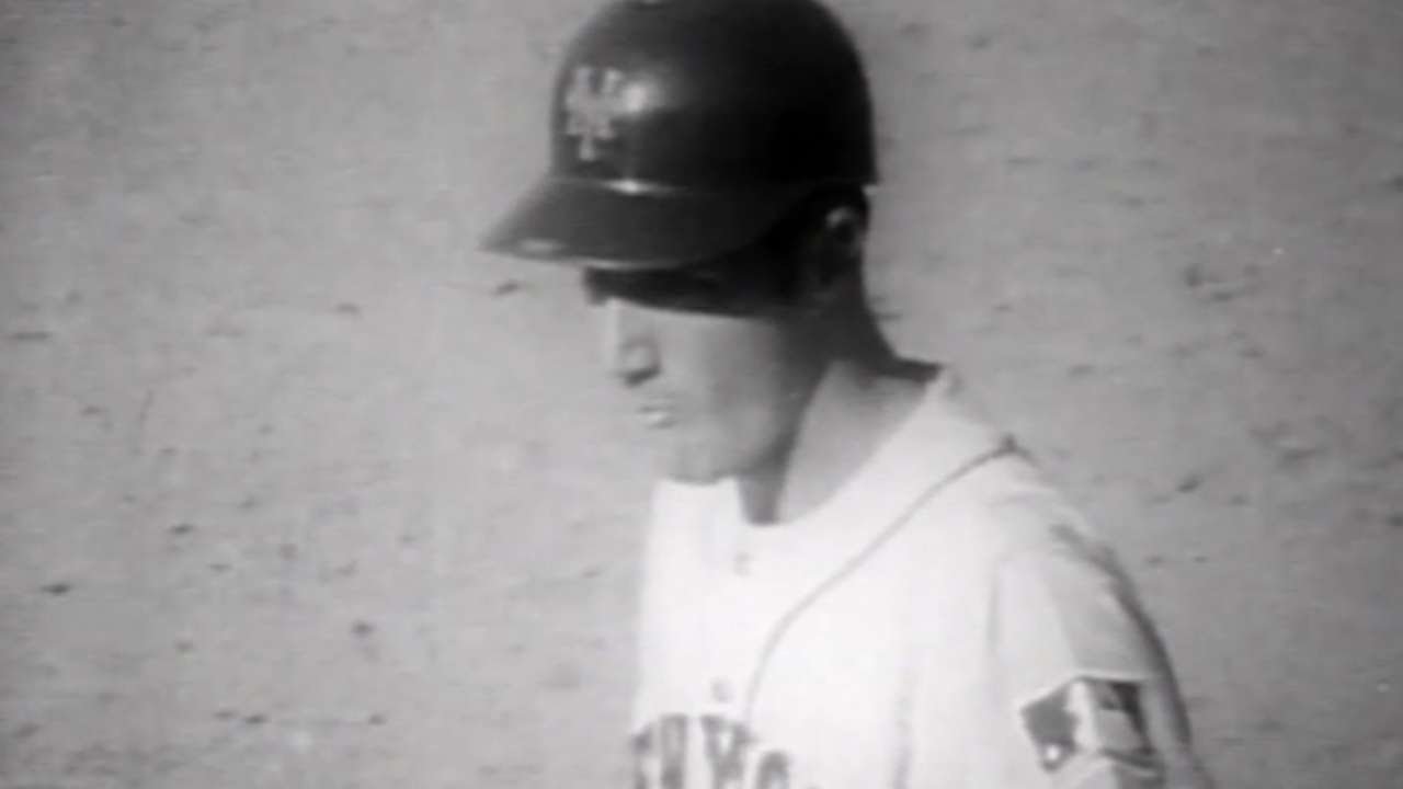 WS1969 Gm2: Weis singles in 9th to break the tie - YouTube