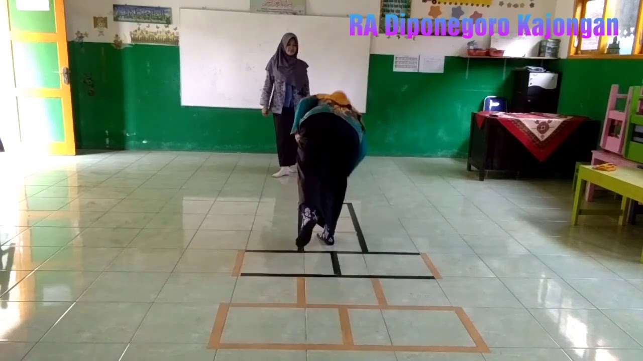 Bermain Sunda Manda - YouTube