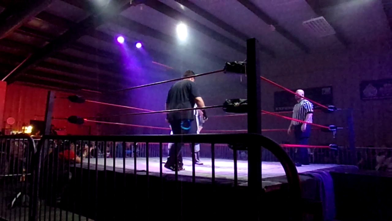 Savin Roberts vs Travis Locke Southern Title 1 18 20 - YouTube