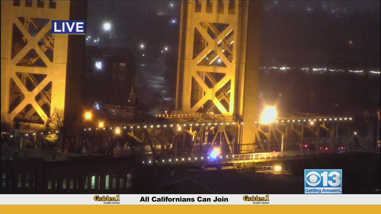 Tower Bridge shut down as police search for suspect - YouTube
