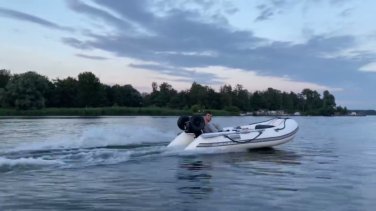 QuickSilver 310 airdeck 6hp mercury - YouTube
