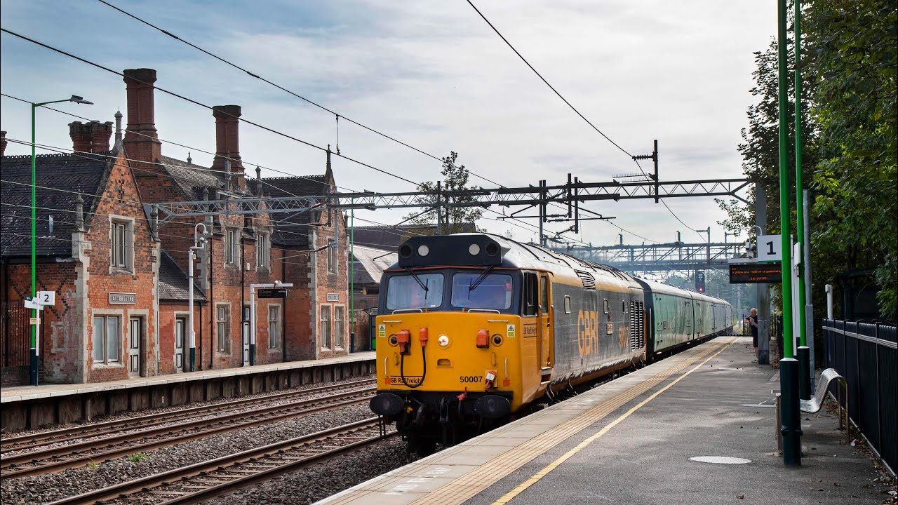 50007 ‘Hercules’ and 50049 ‘Defiance’ passing Atherstone - 10th October ...