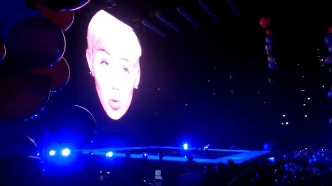 Miley Cyrus - Bangerz/ SMS - Cologne, Germany 2014 - YouTube