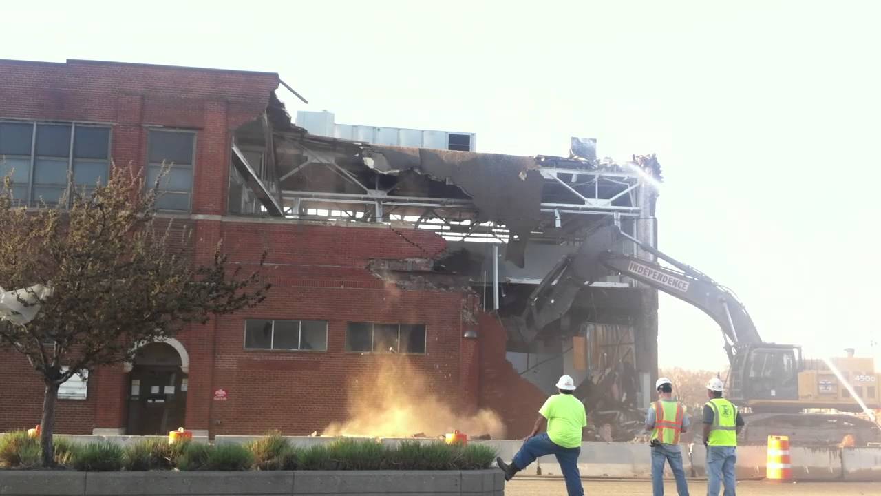 Wrecking machine taking down Cleveland State University Old Art ...