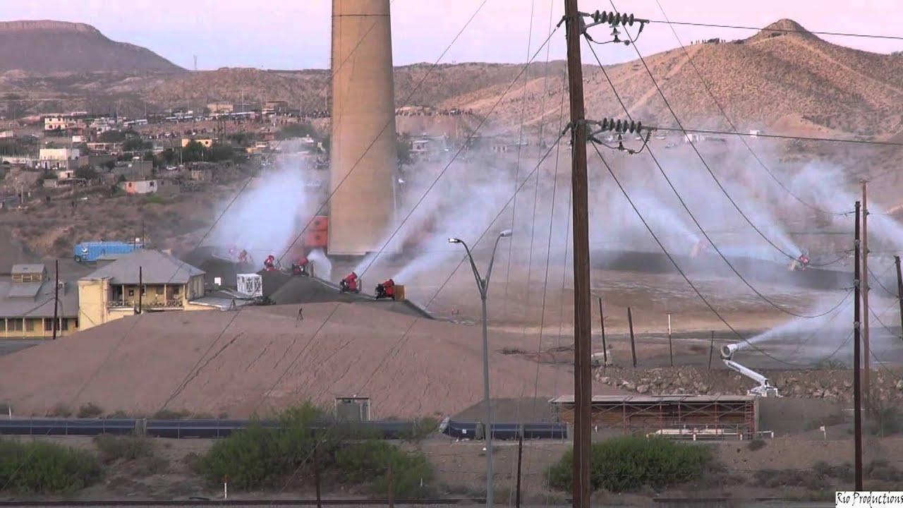El Paso's ASARCO smokestack towers, demolished in a matter of SECONDS ...