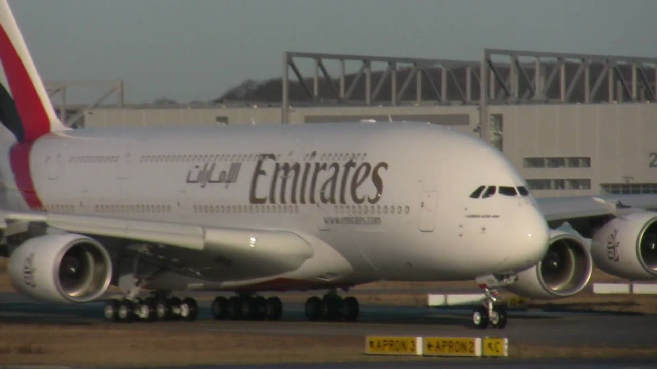 A380-800 delivery 18 Janury and Boeing 777 from Emirates - YouTube