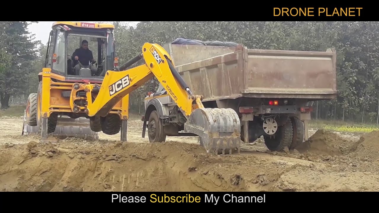 Picking Up The Clay And Putting The JCB On The Tipper - YouTube